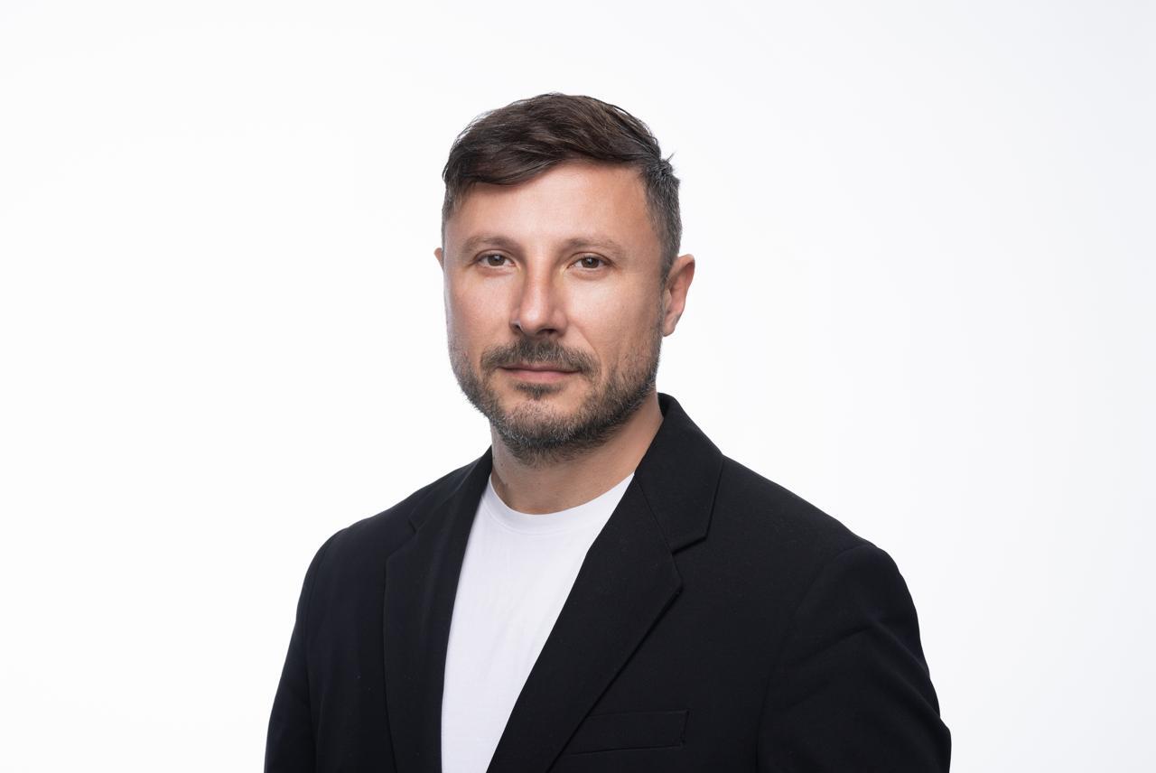 Grațian Mihăilescu on LAYERS | CreativeMornings/Timisoara