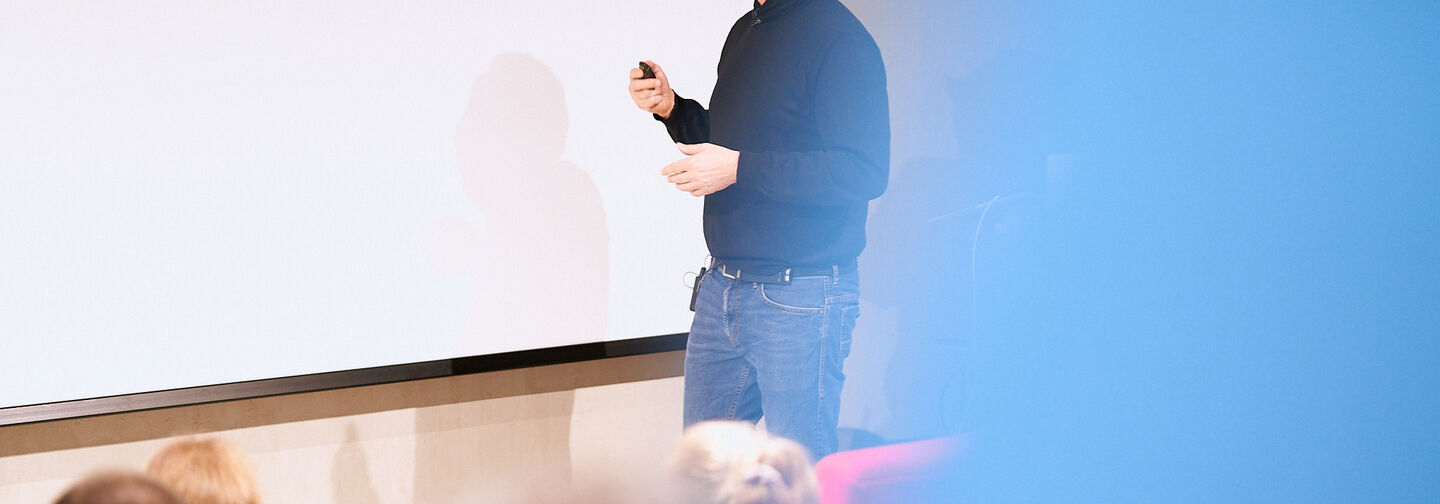 Felix Thomas | Designer | CreativeMornings/DUS